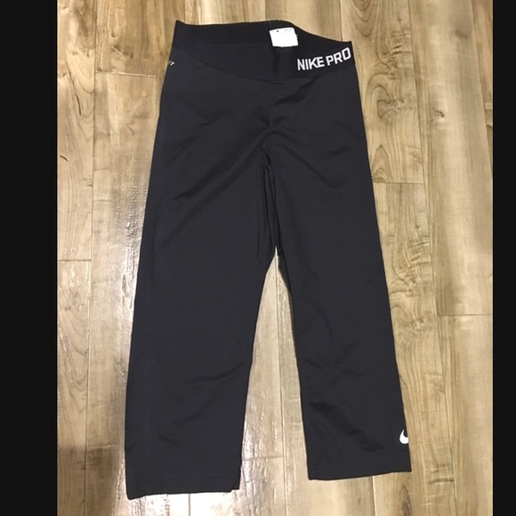 Nike | Pants & Jumpsuits | Nike Pro Capri Black | Poshmark